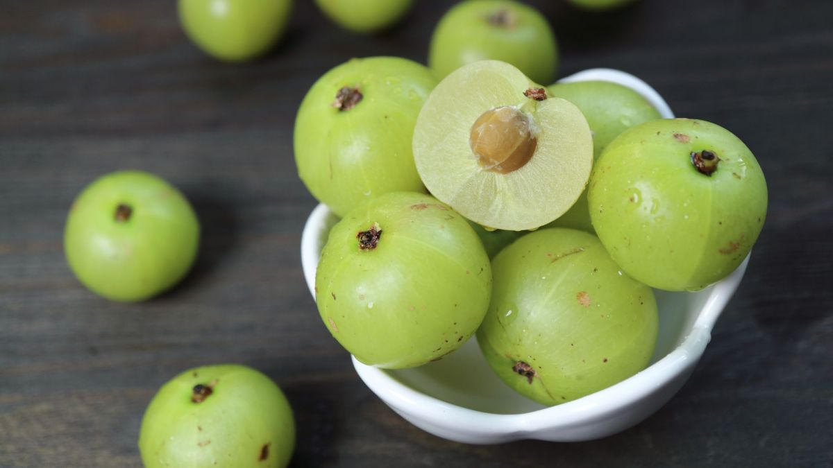 Amla Benefits: 8 Reasons to Eat 1 Amla Every Day